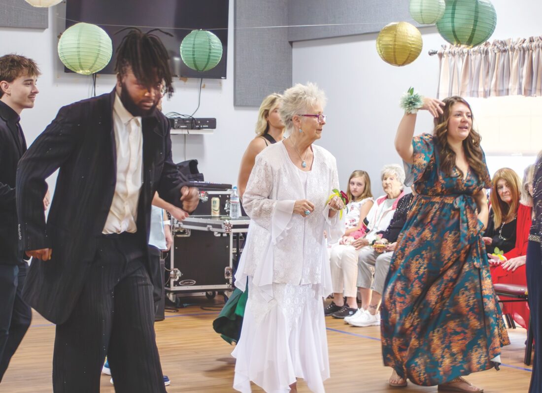 A night to remember: Belpre Senior Center holds Senior Prom | News ...